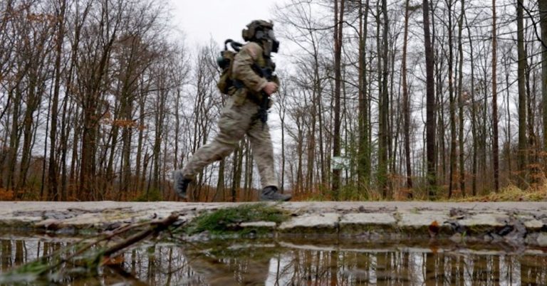 Soldier set to become the first ever female Green Beret - Oregon ...